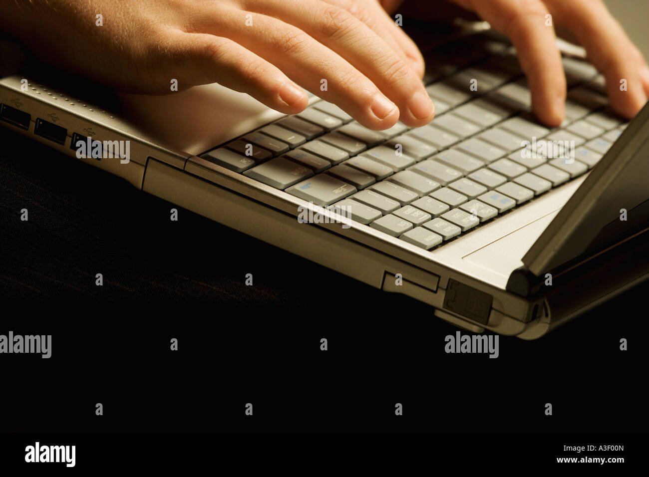 Lap top and hands hi-res stock photography and images - Alamy