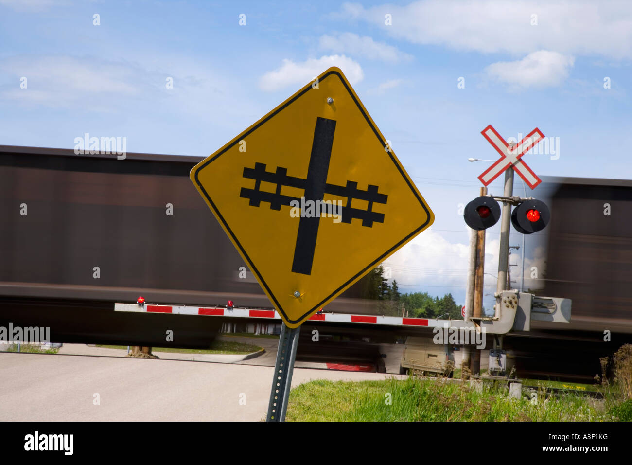 Railroad crossing sign hi-res stock photography and images - Alamy