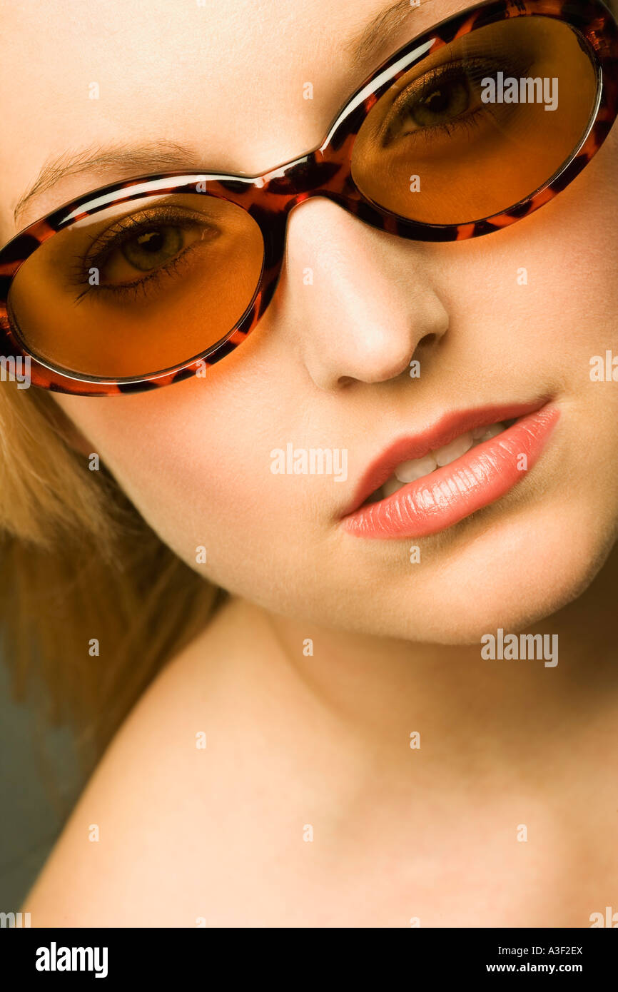 Ladies wearing shades hi-res stock photography and images - Alamy