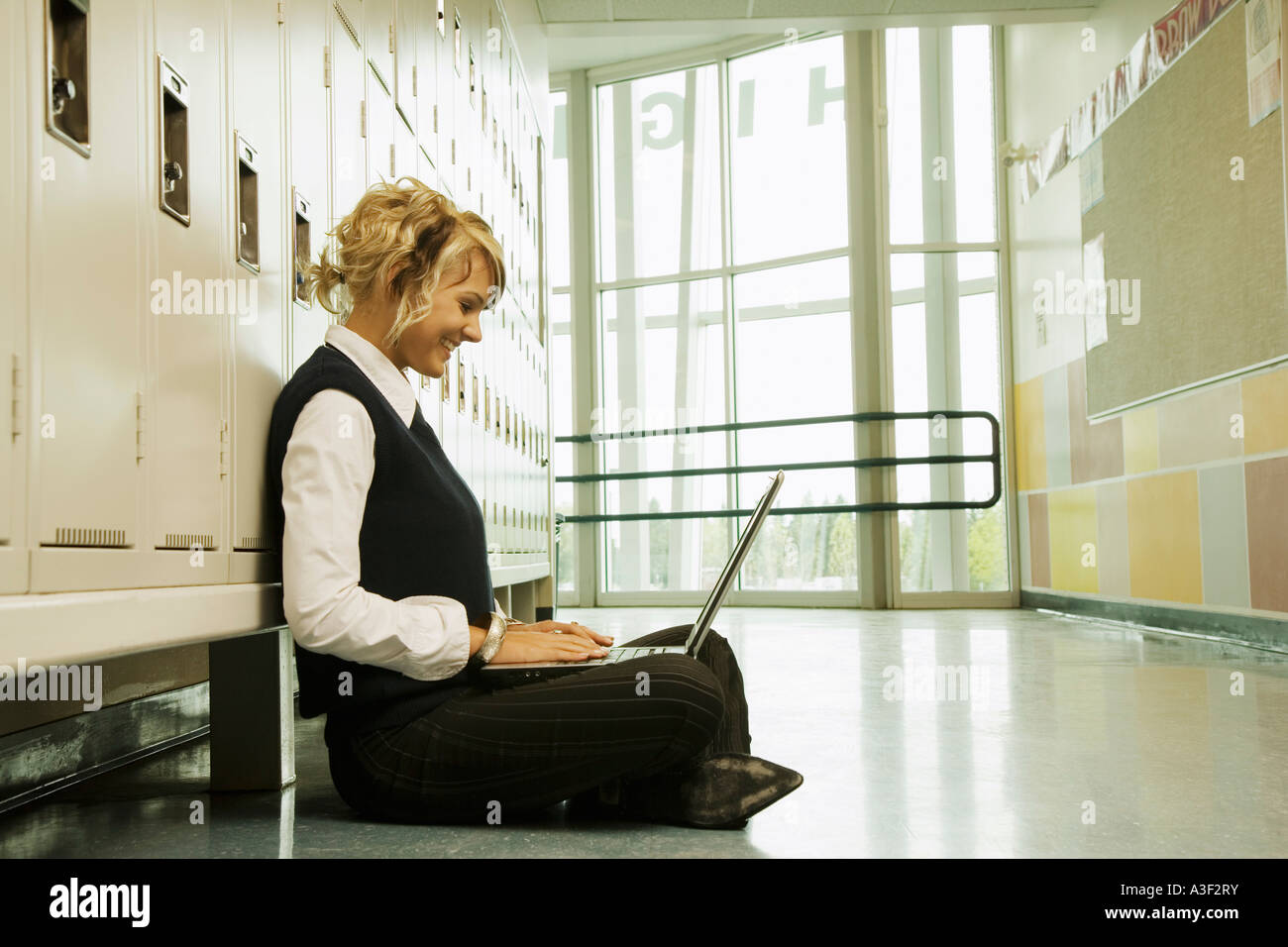 Teenagers laptop school hi-res stock photography and images - Alamy