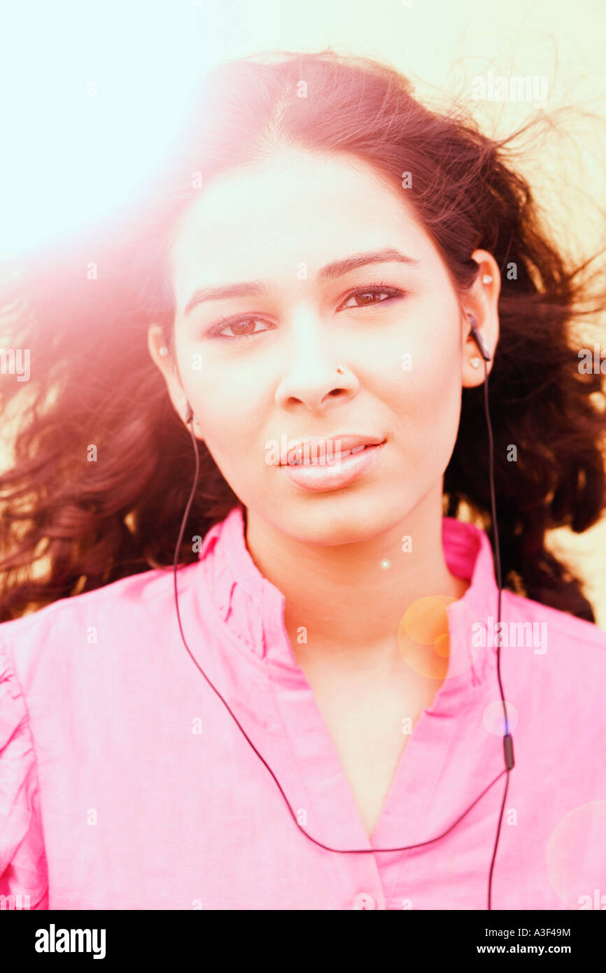 Teen ear buds music hi-res stock photography and images - Alamy