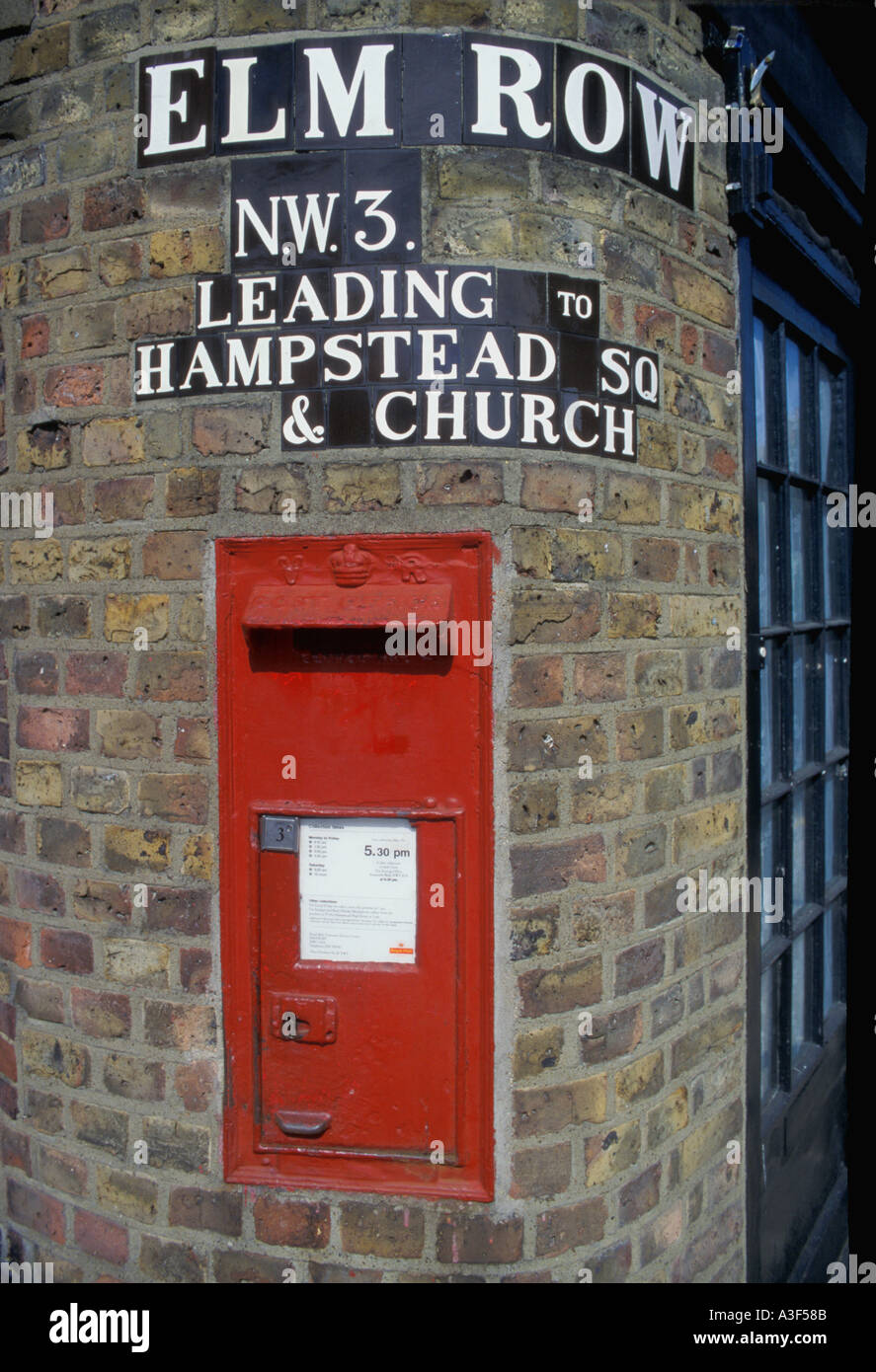 Red post box uk london hi-res stock photography and images - Alamy