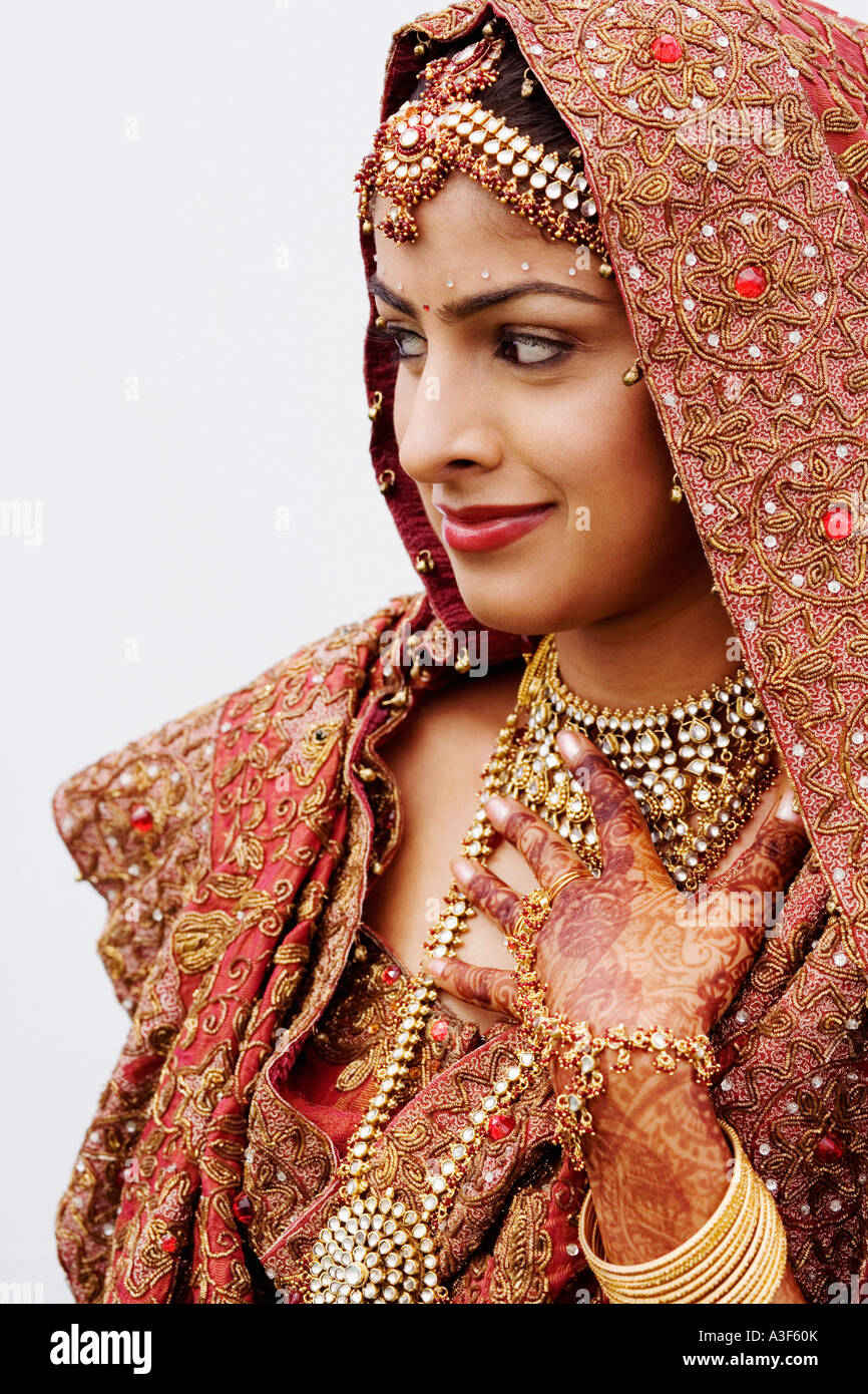 Close-up of a bride in a traditional wedding dress Stock Photo - Alamy