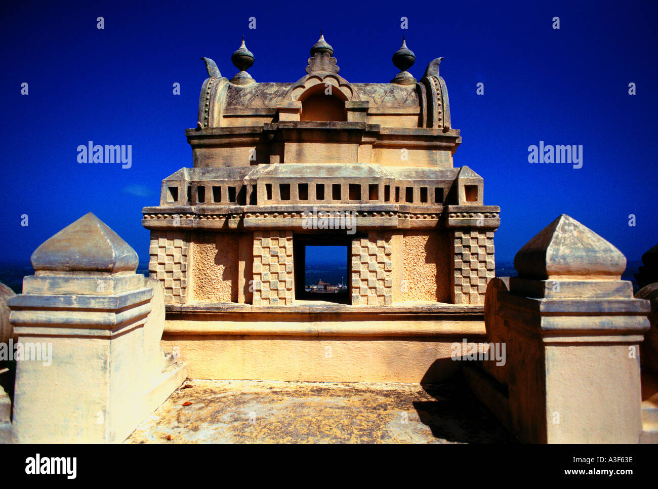 Mundar Mandir In English Rose Cornish