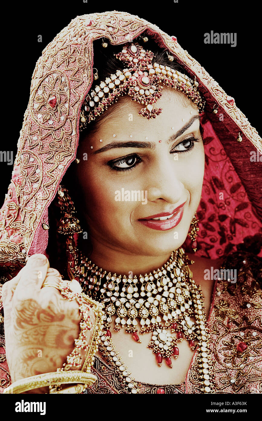 Indian wedding dress veil hi-res stock photography and images - Alamy