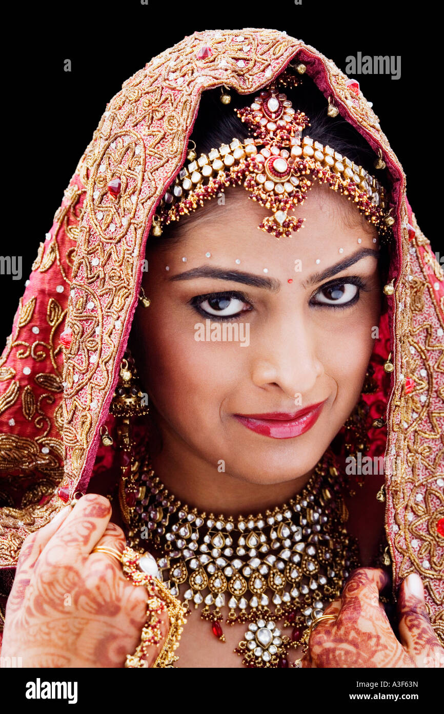 Indian wedding dress veil hi-res stock photography and images - Alamy