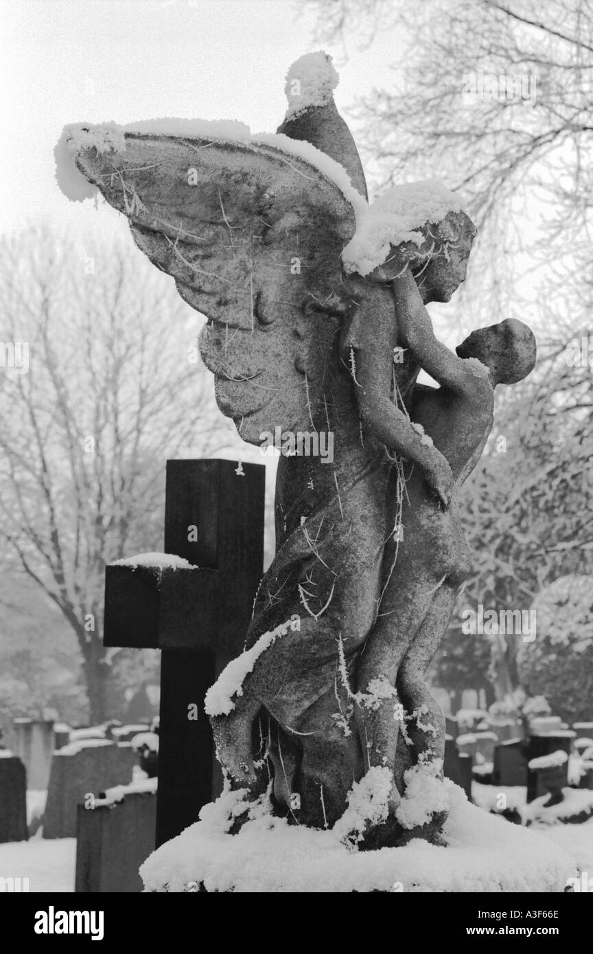 Statue of Angel in Cemetary Graveyard Stock Photo - Alamy