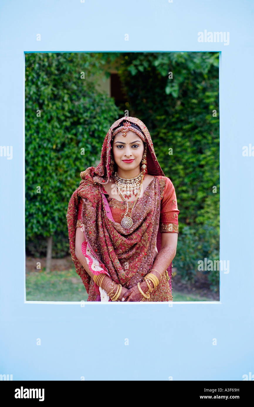 Portrait of a bride in a traditional wedding dress Stock Photo - Alamy