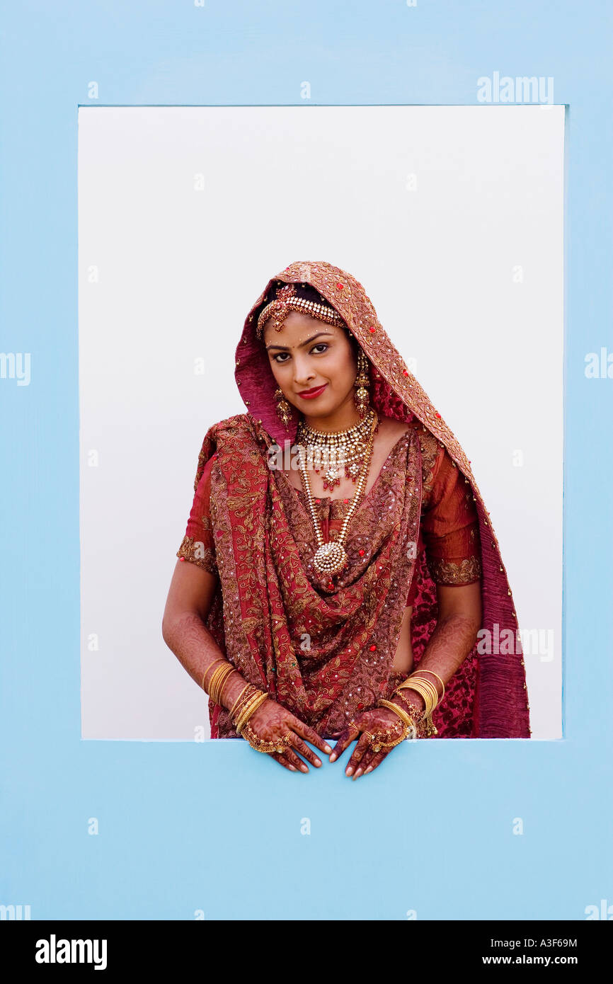 Portrait of a bride in a traditional wedding dress Stock Photo - Alamy