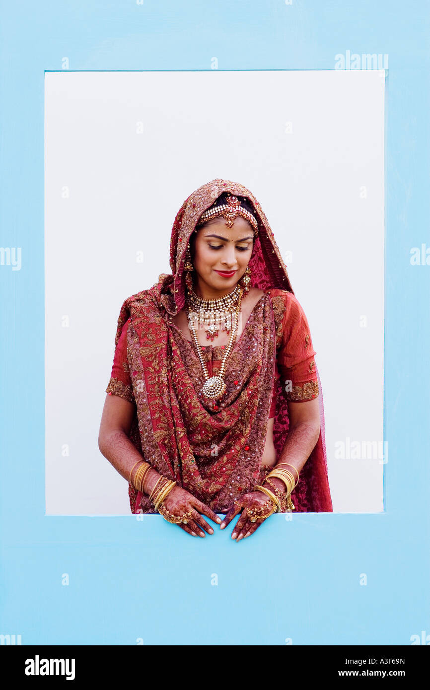 Bride in a traditional wedding dress Stock Photo - Alamy