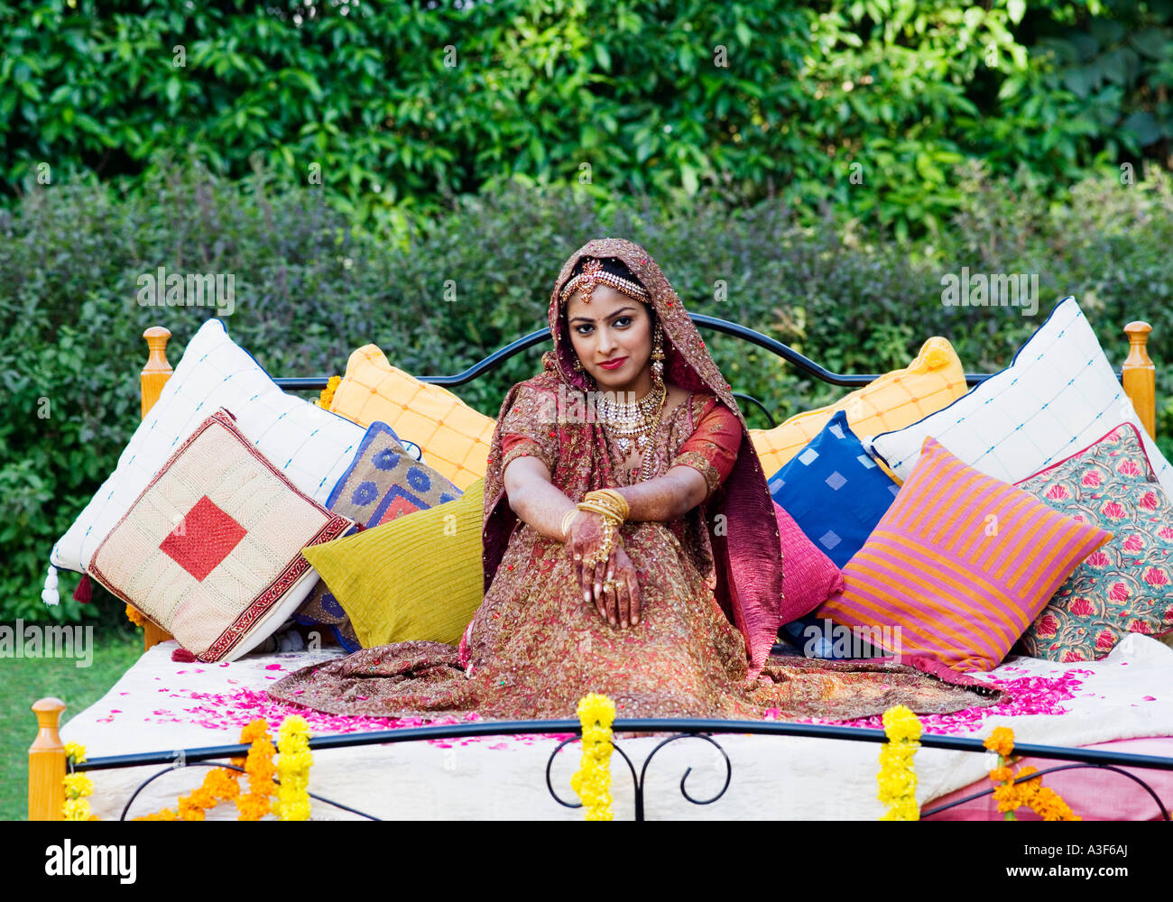Indian ceremony full body woman hi-res stock photography and images - Alamy