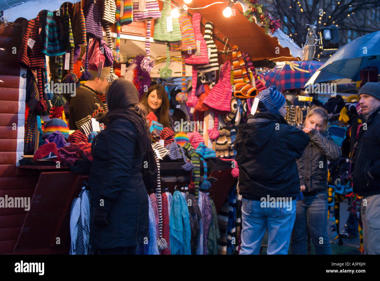 Edinburgh christmas markets hi-res stock photography and images - Alamy