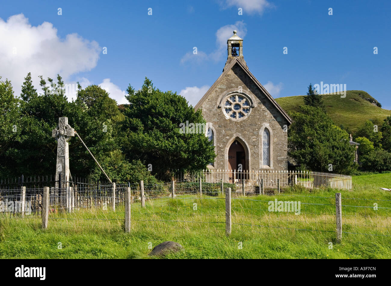 Village Church of Scotland Parish Church and Celtic Cross War Memorial ...