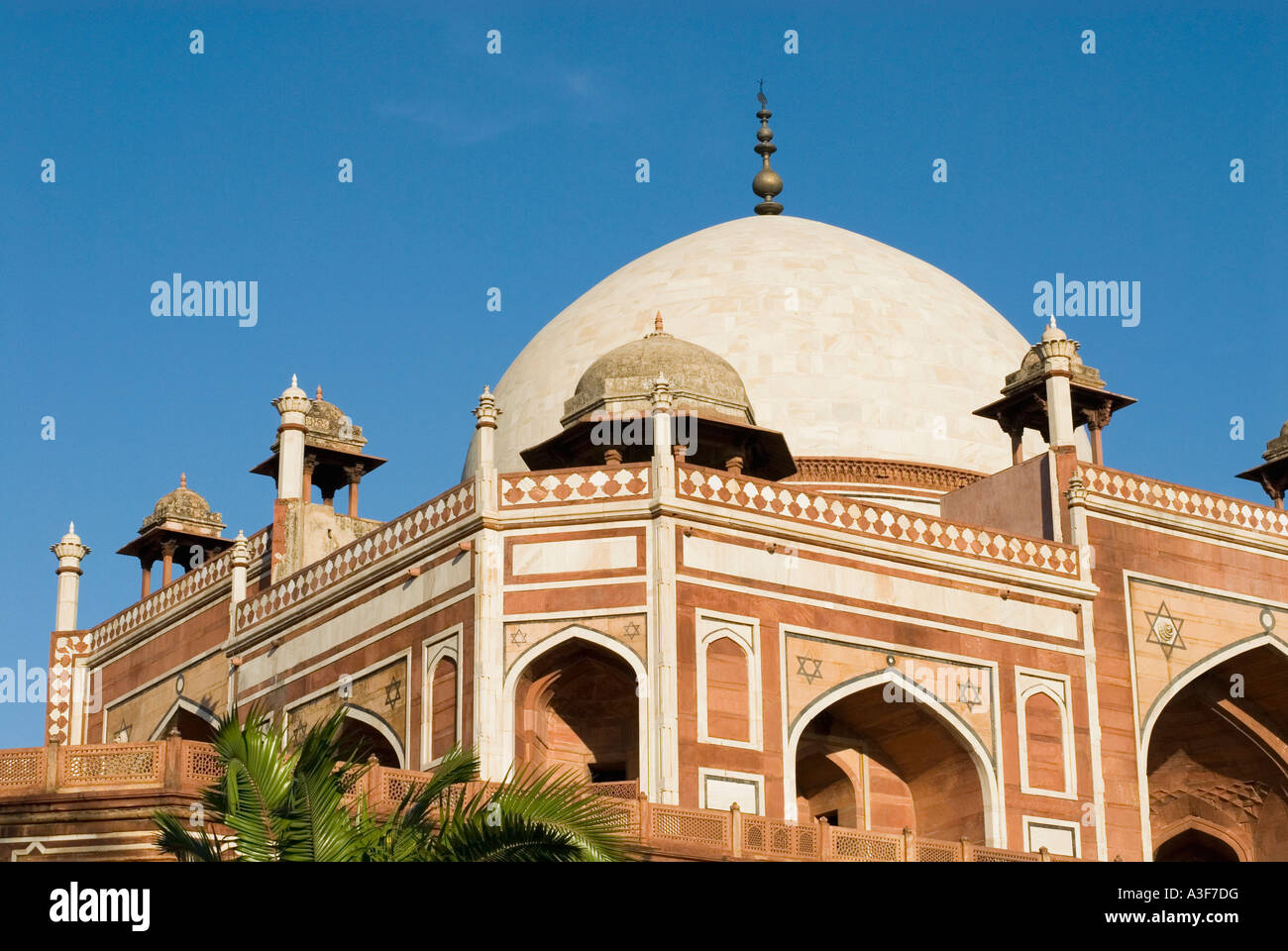 Low angle view of the dome of a monument, Humayun Tomb, New Delhi ...