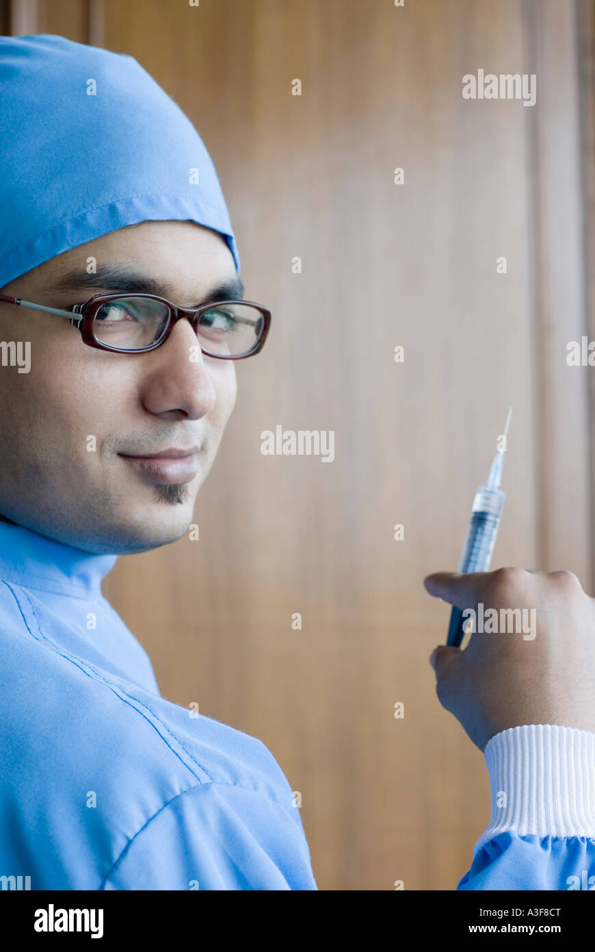 Portrait of a surgeon holding a syringe Stock Photo - Alamy