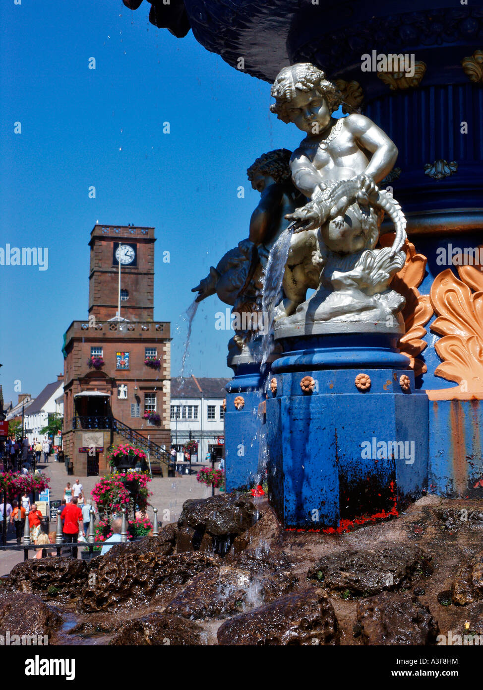 Water fountain high street dumfries hi-res stock photography and images ...