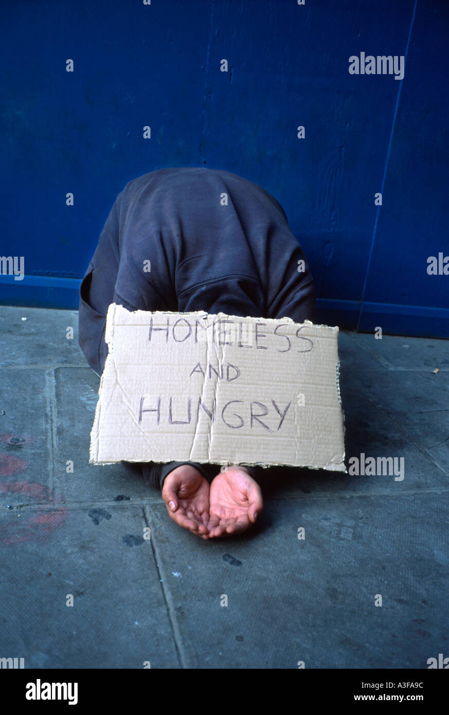 Homeless girl in the uk hi-res stock photography and images - Alamy