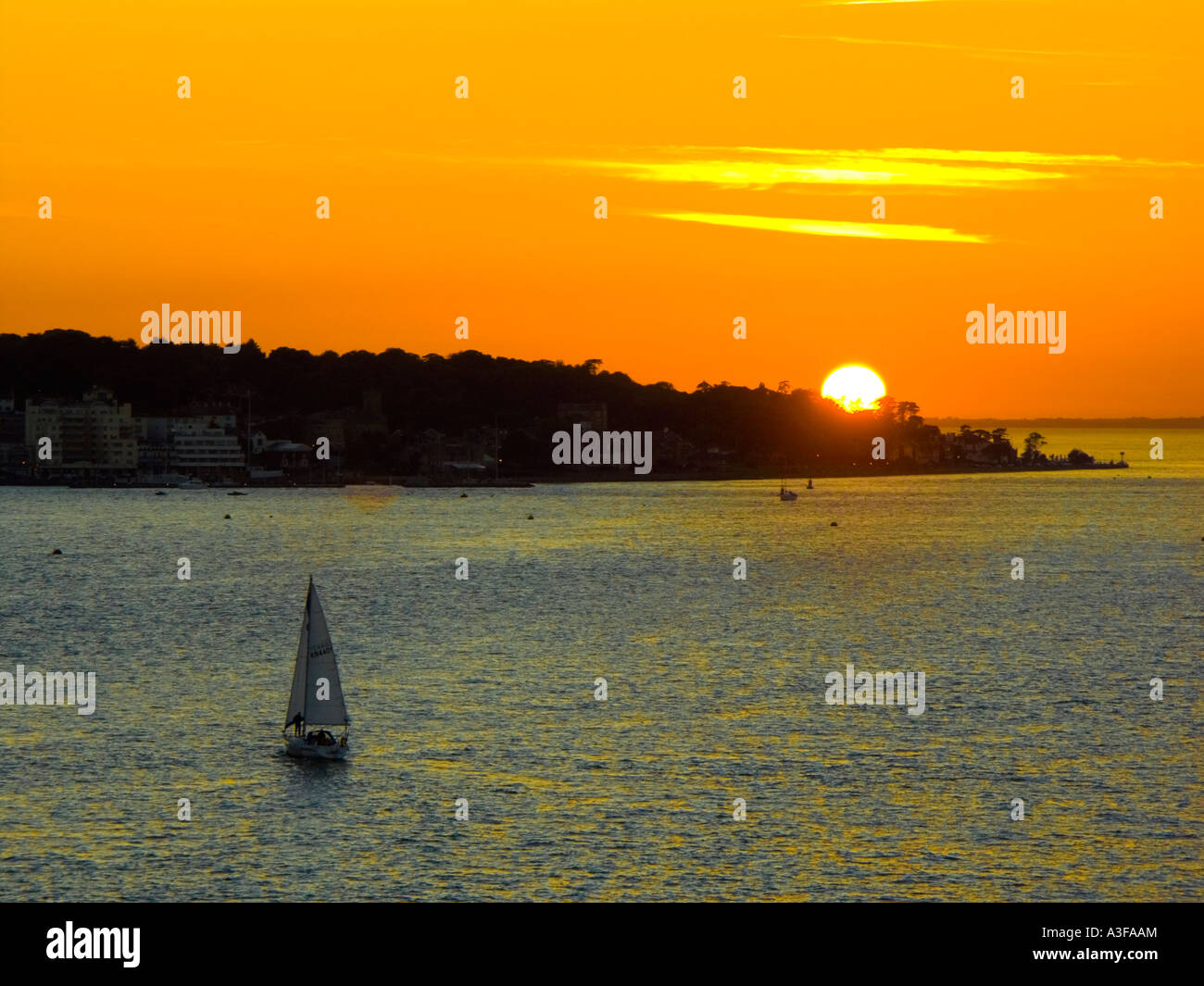 Solent sunset hi-res stock photography and images - Alamy