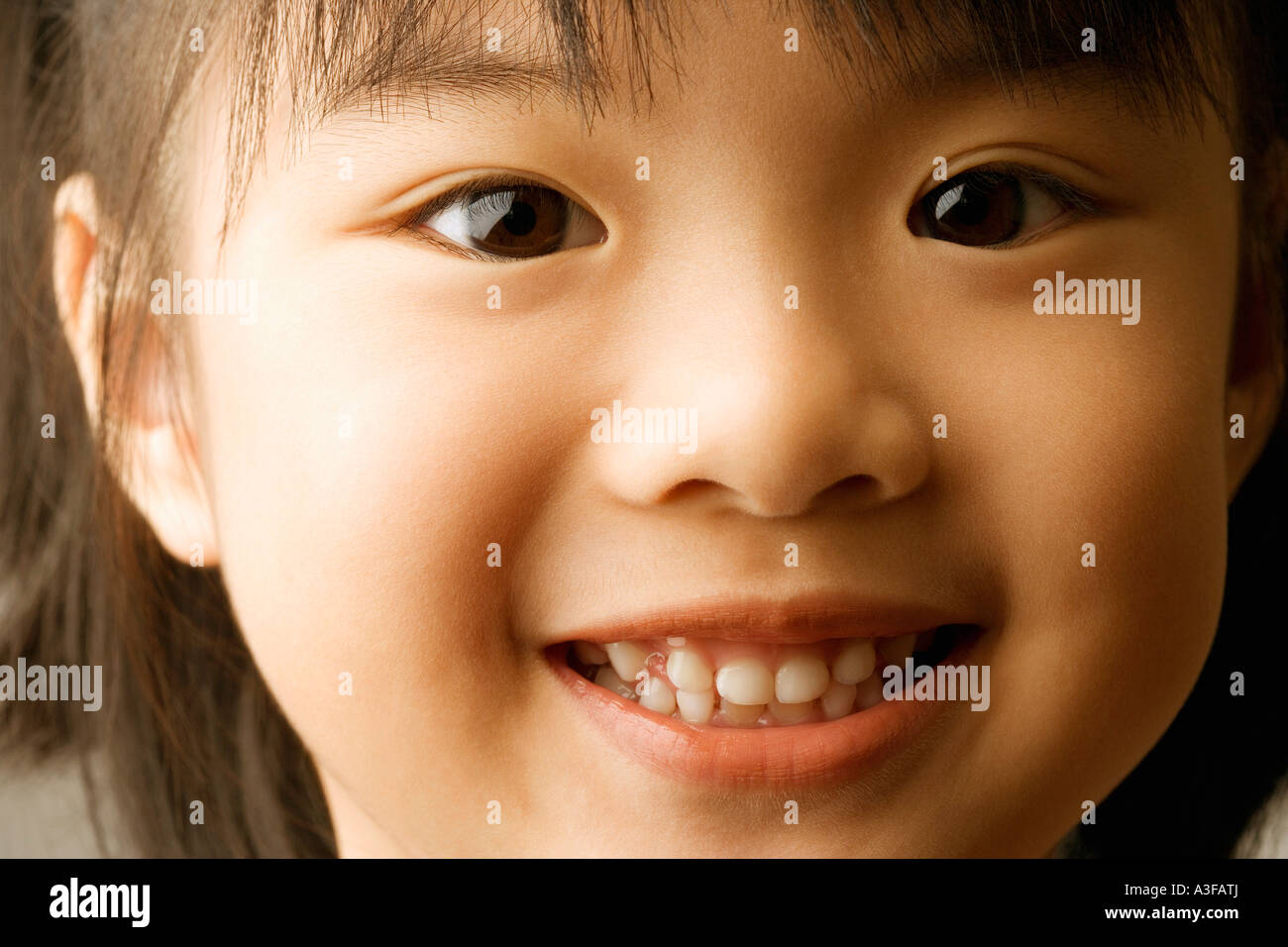Portrait of a girl smiling Stock Photo - Alamy