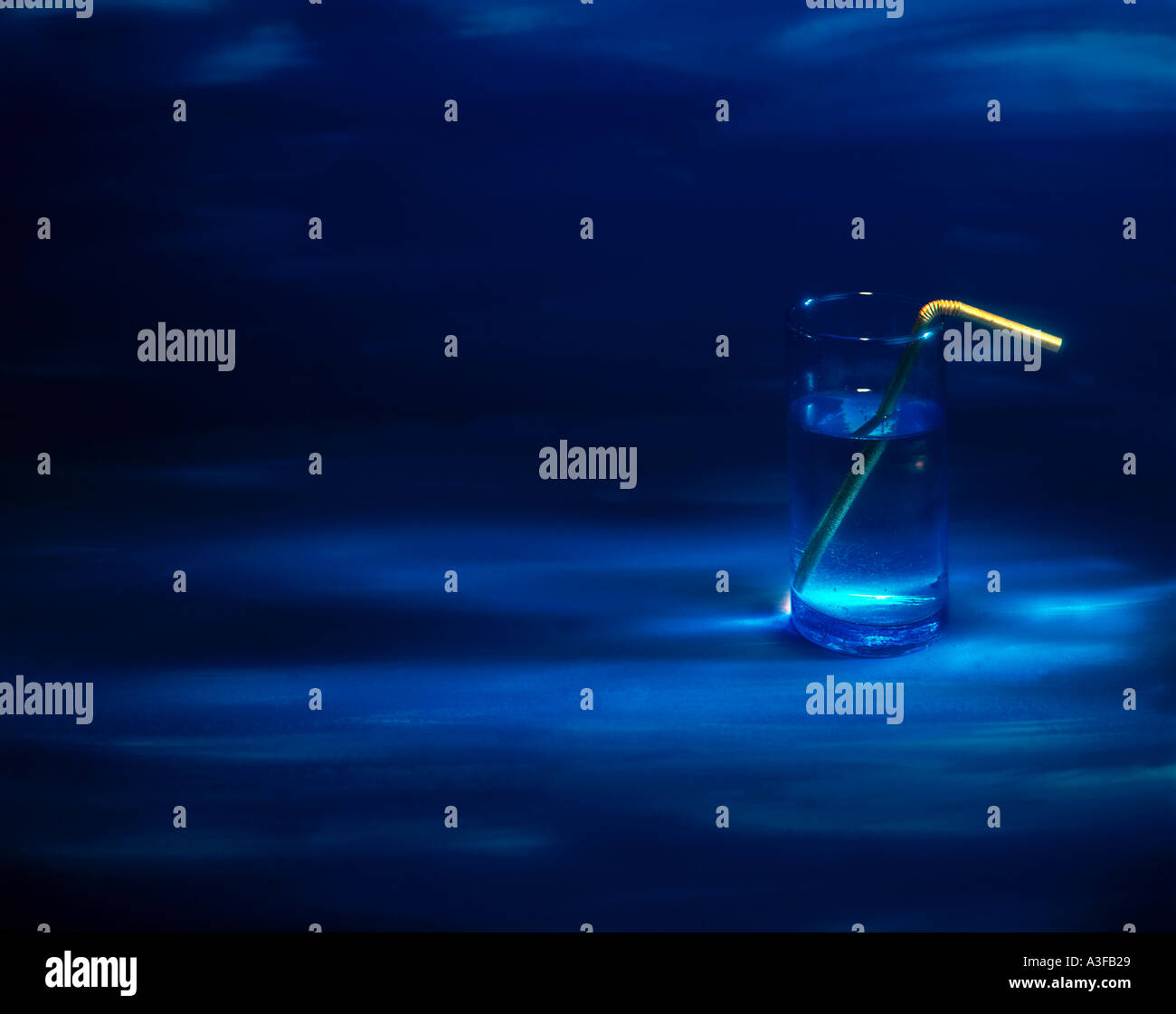 Refraction glass water straw hi-res stock photography and images - Alamy