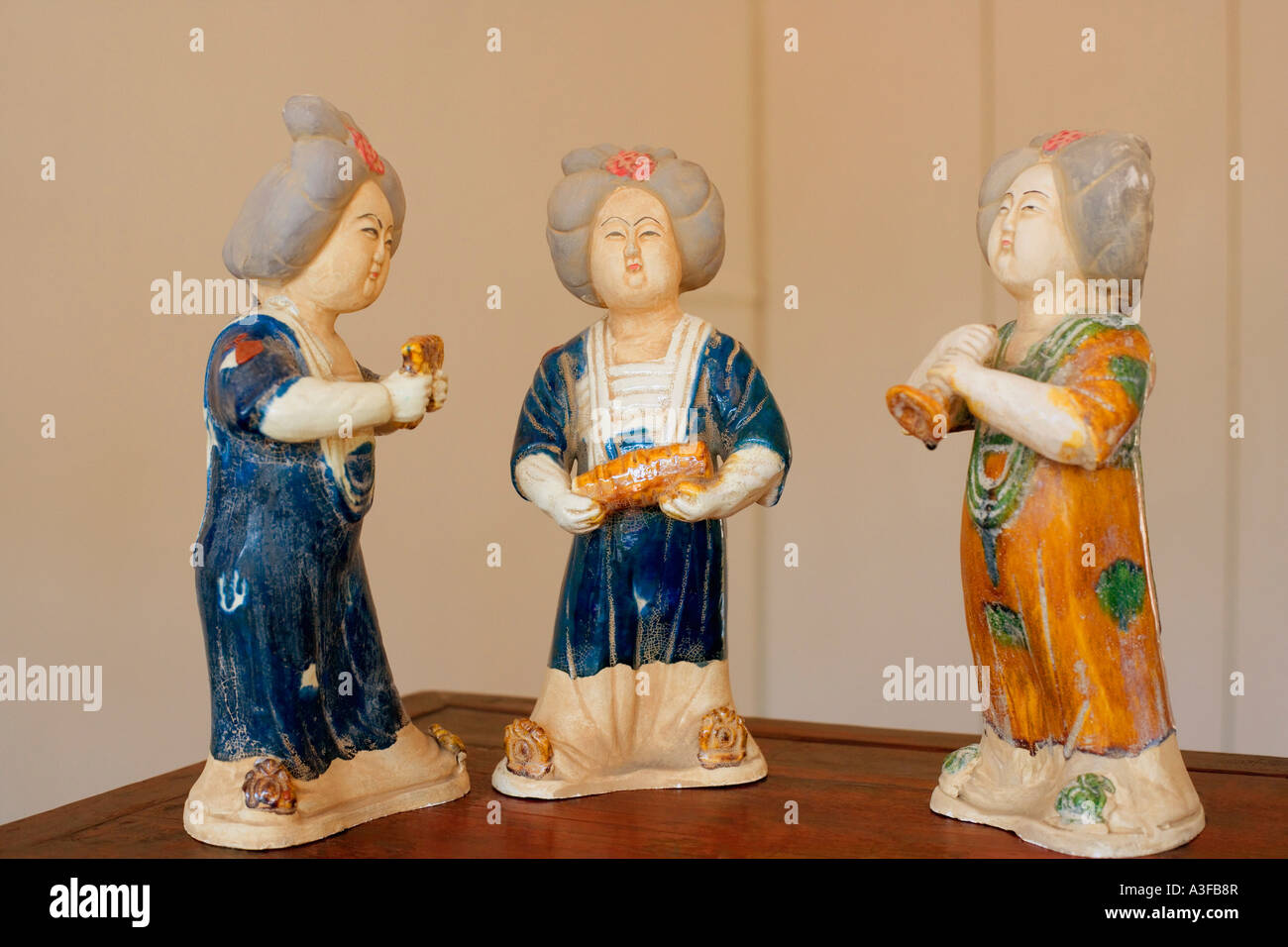 Three female figurines hi-res stock photography and images - Alamy