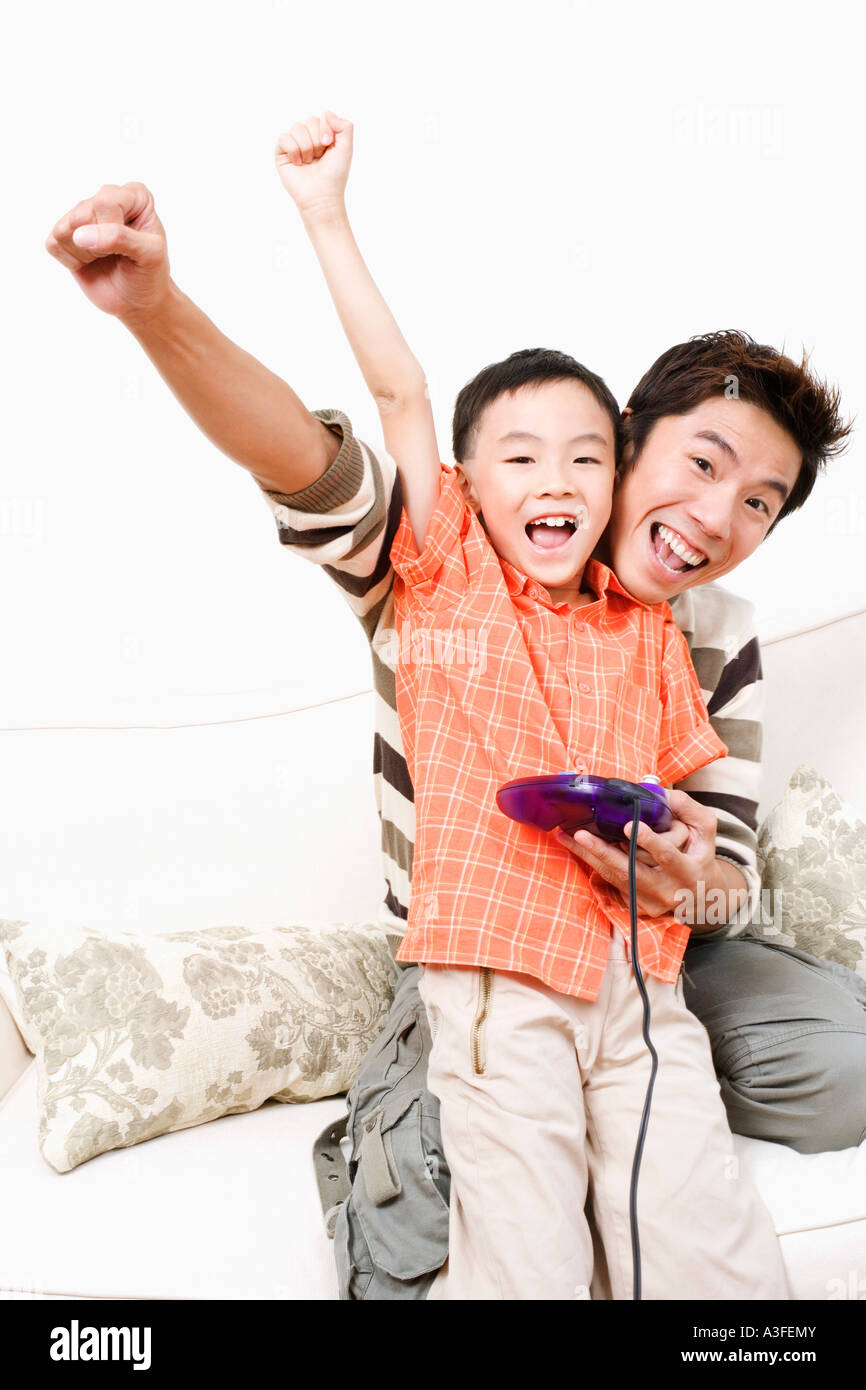Two boys playing a video game hi-res stock photography and images - Alamy