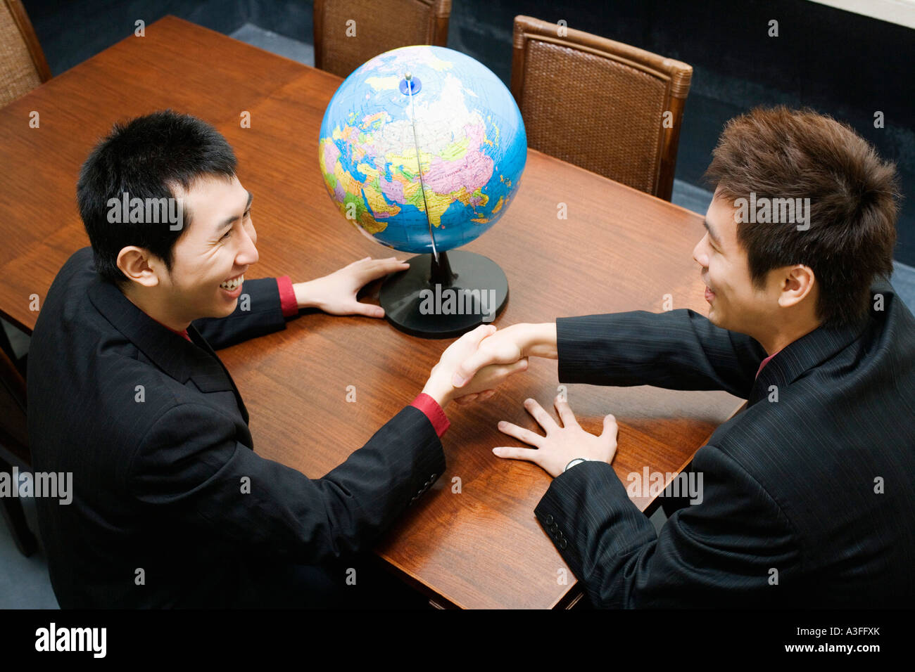 Two gentlemen shaking hands hi-res stock photography and images - Alamy