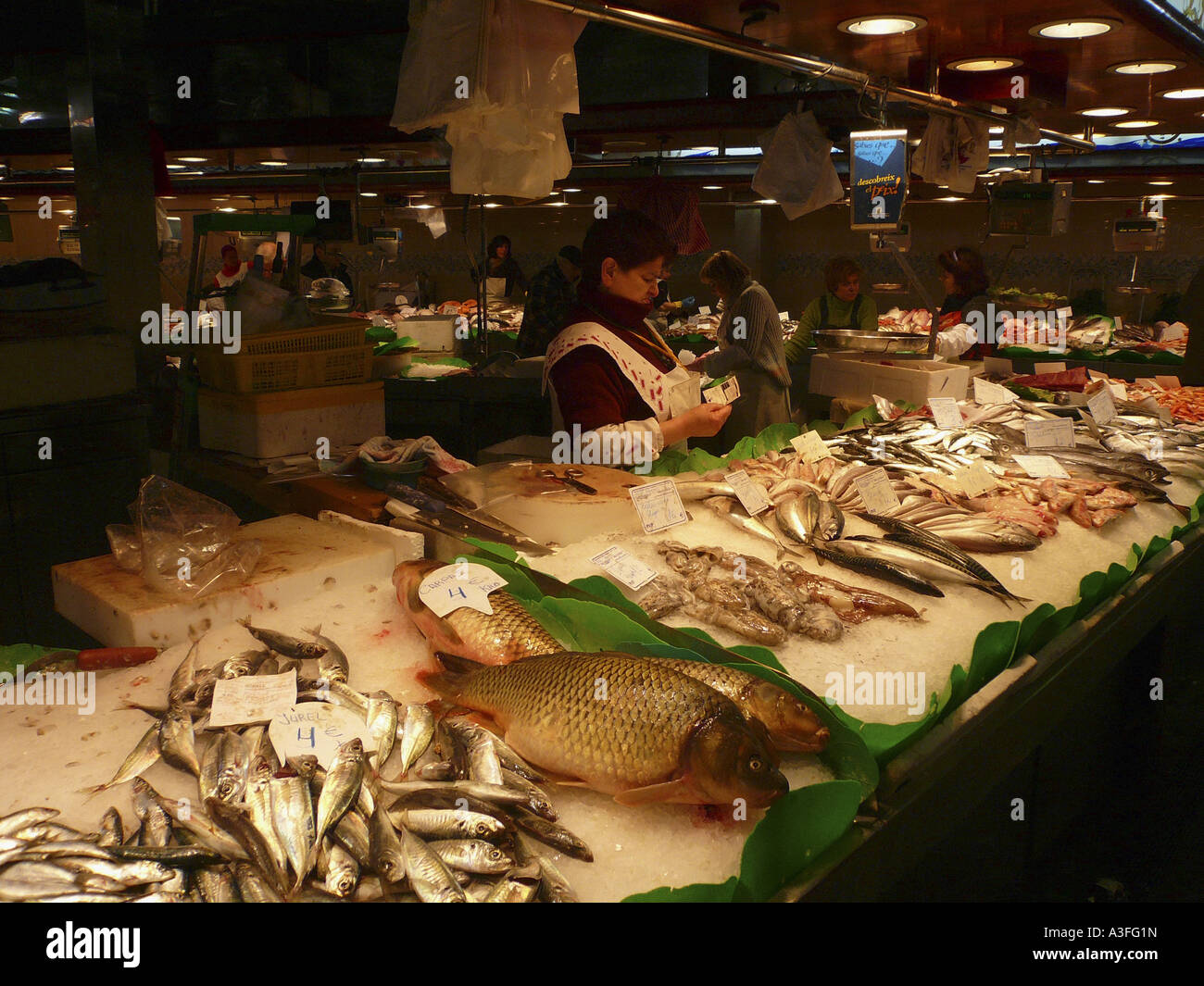 Fish Stall in Barcelona's Las Ramblas market Stock Photo - Alamy