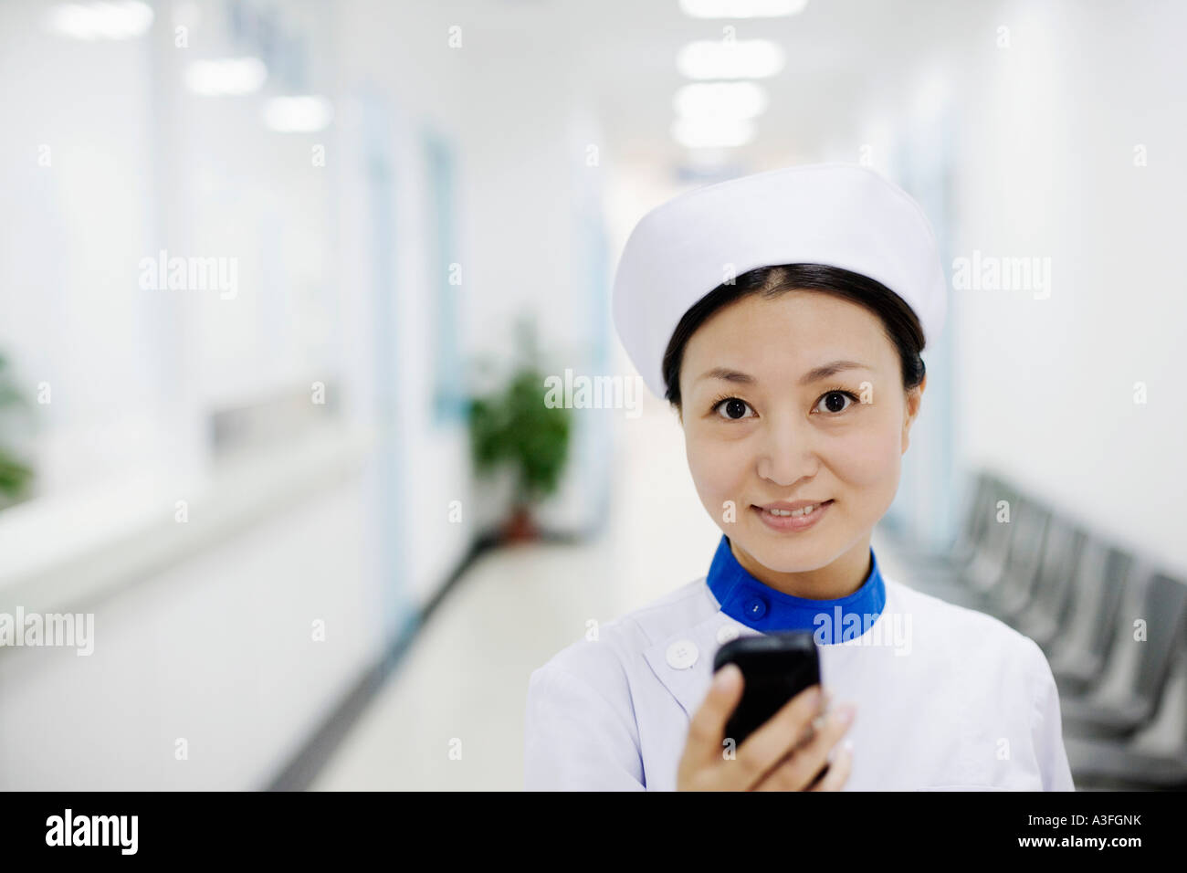 Chinese nurse telephone hi-res stock photography and images - Alamy