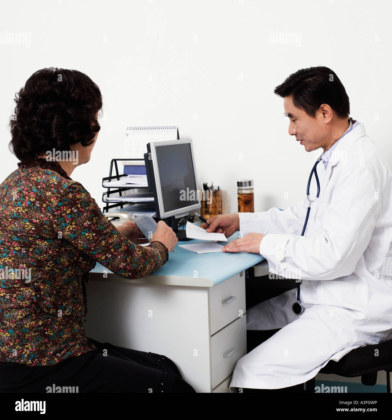 Doctor's office patient 50's hi-res stock photography and images - Alamy