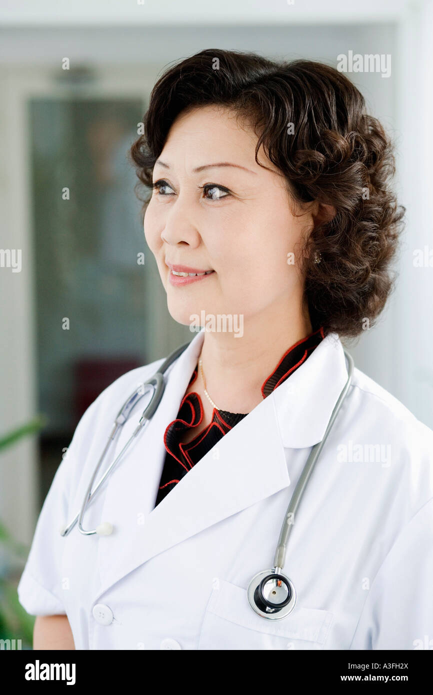 Senior chinese female doctor hi-res stock photography and images - Alamy