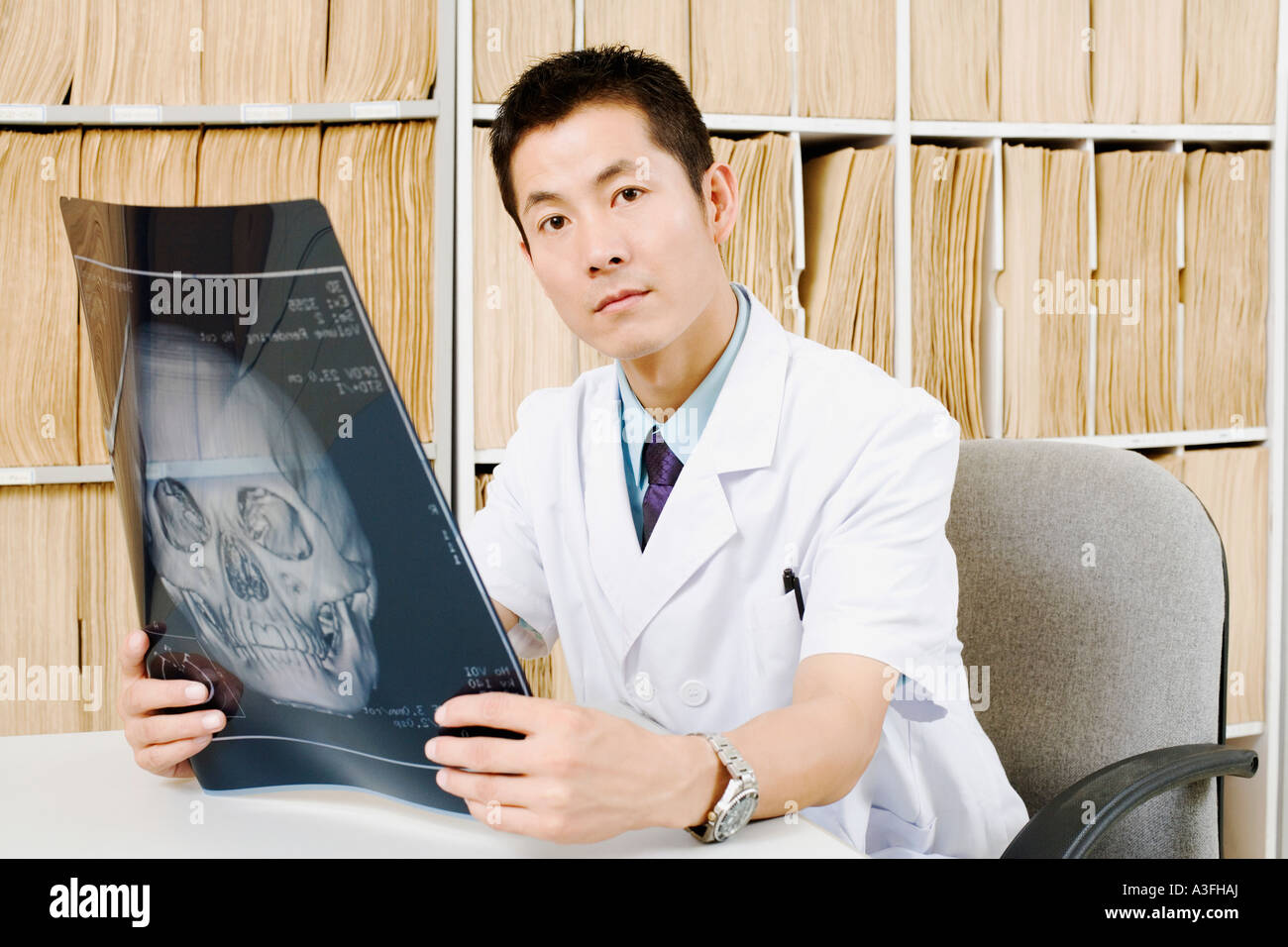 Portrait of a male doctor holding an X-Ray Stock Photo - Alamy