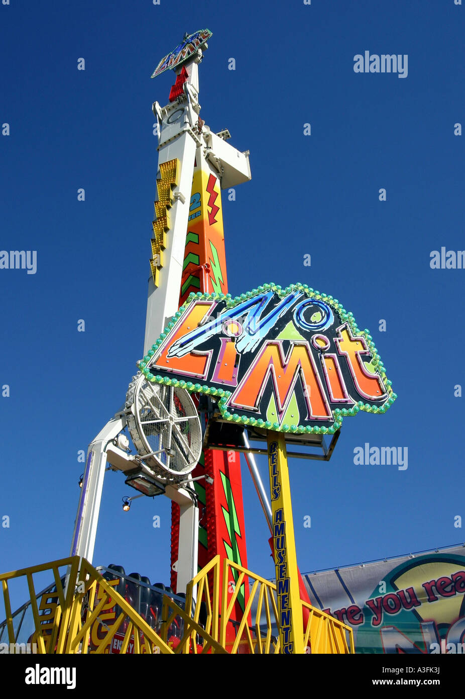 WILD RIDE AT FAIRGROUND VERTICAL BAPDB8981 Stock Photo - Alamy