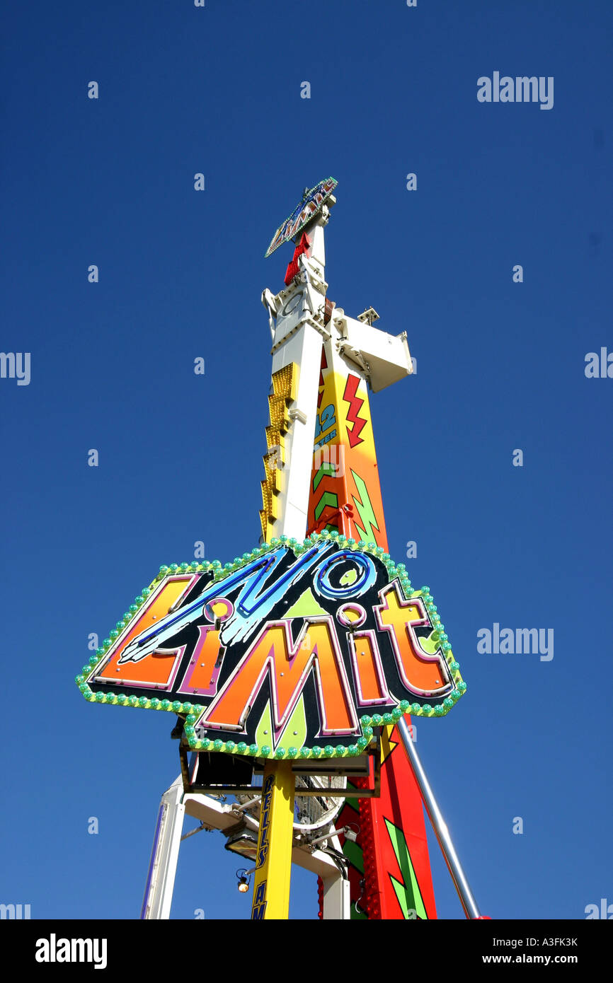 WILD RIDE AT FAIRGROUND VERTICAL BAPDB8983 Stock Photo - Alamy