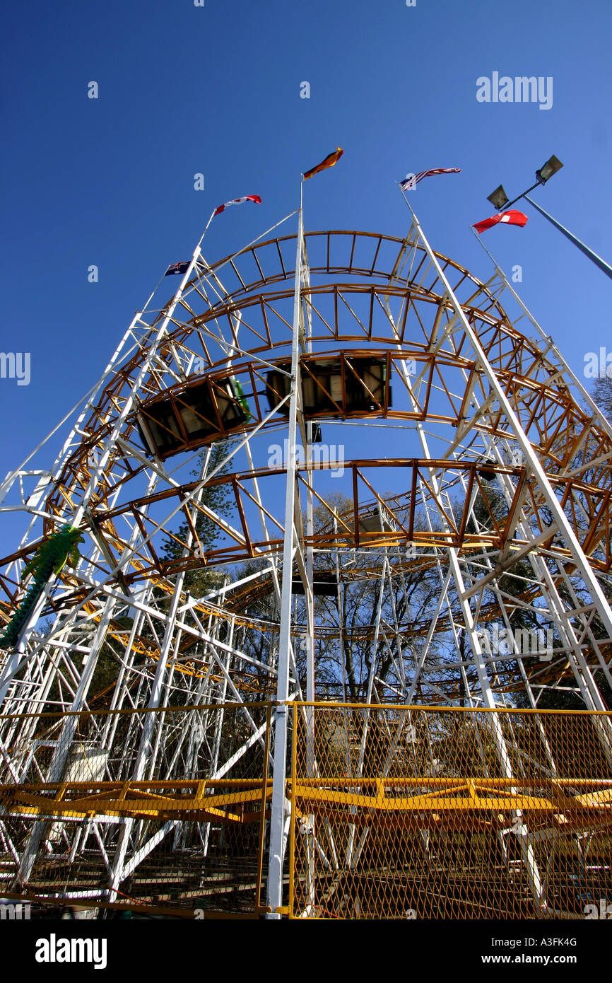 FAIRGROUND VERTICAL BAPDB8993 Stock Photo - Alamy