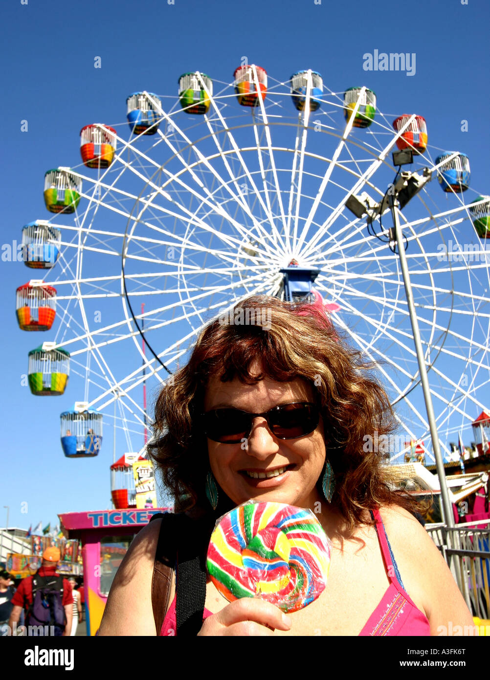LADY WITH LOLLIPOP IN FRONT OF FERRIS WHEEL VERTICAL BAPDB9035 Stock ...