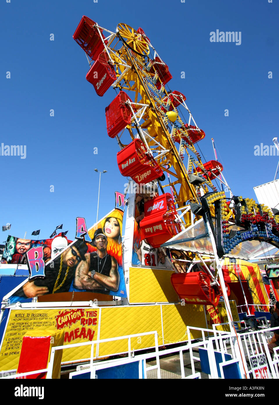 SCARY RIDE FAIRGROUND VERTICAL BAPDB9061 Stock Photo - Alamy