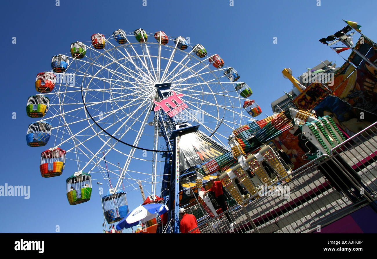 WIDE VIEW FERRIS WHEEL HORIZONTAL BAPDB9064 Stock Photo - Alamy