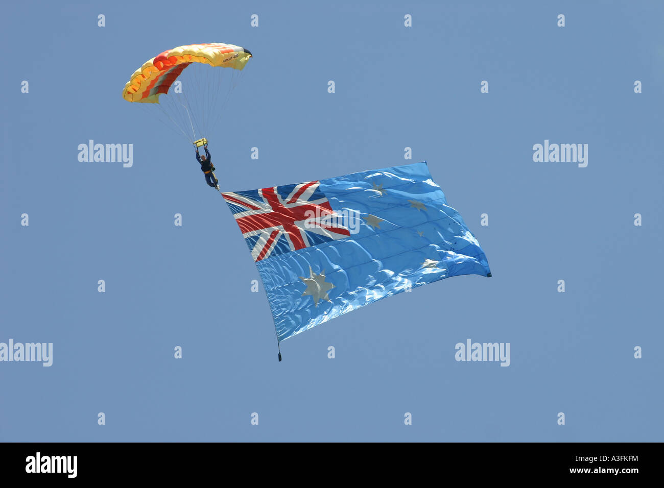 SKYDIVER WITH AUSTRALIAN FLAG HORIZONTAL BAPDB9553 Stock Photo - Alamy