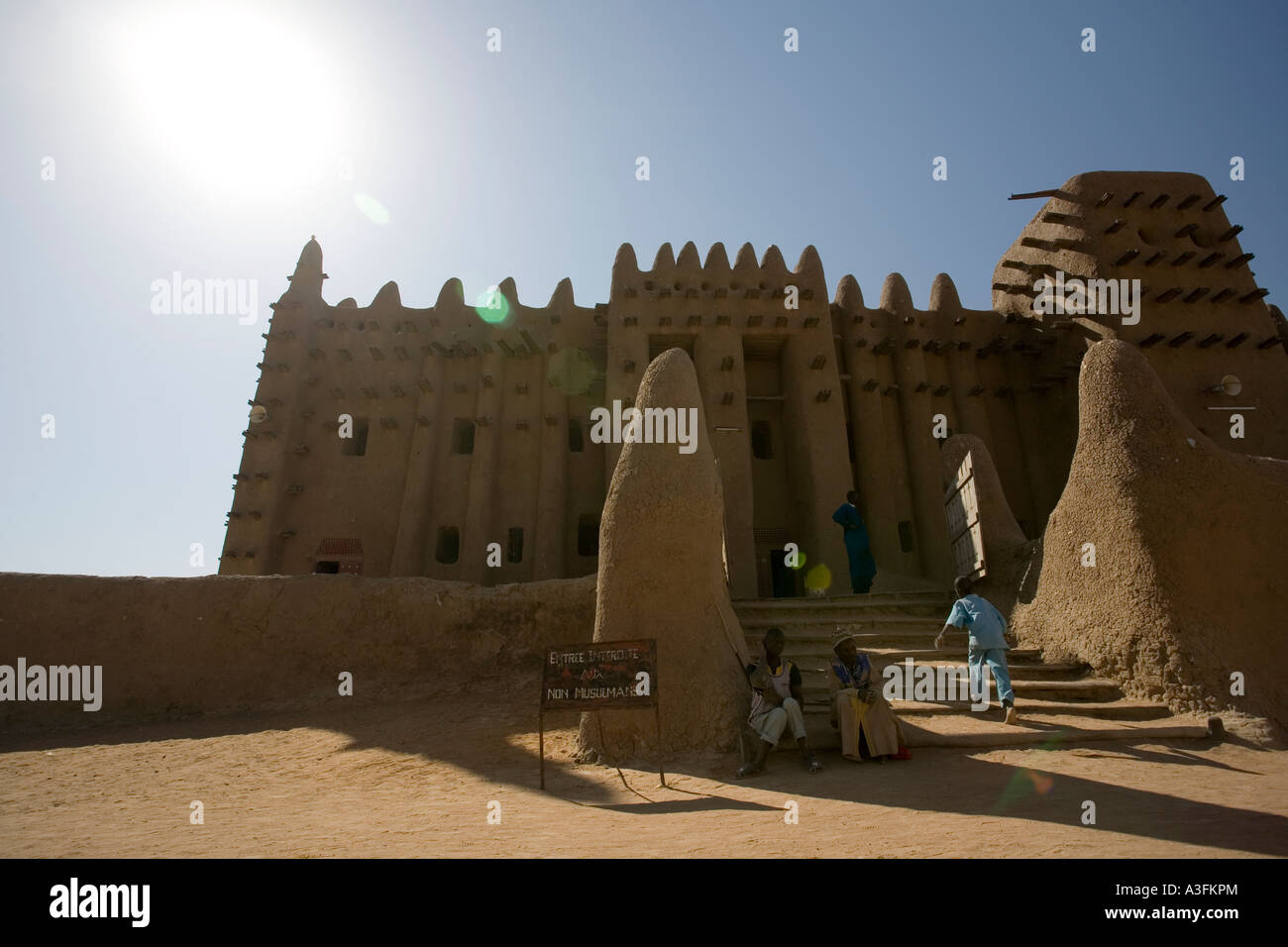 Outside the walls of the mosque in Djenne, Mali Stock Photo - Alamy