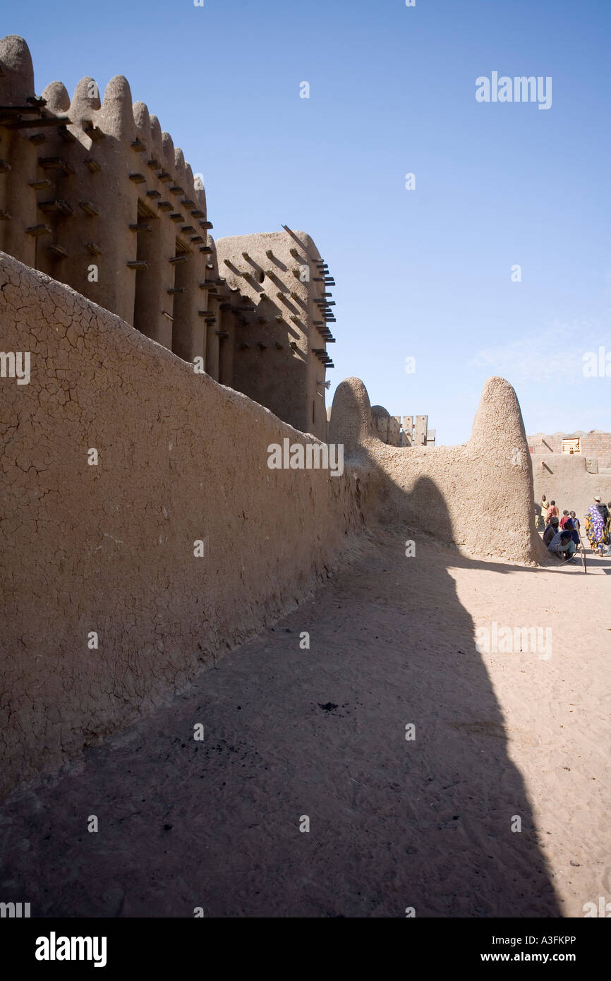 Side entrance to the mud mosque in Djenne Stock Photo - Alamy