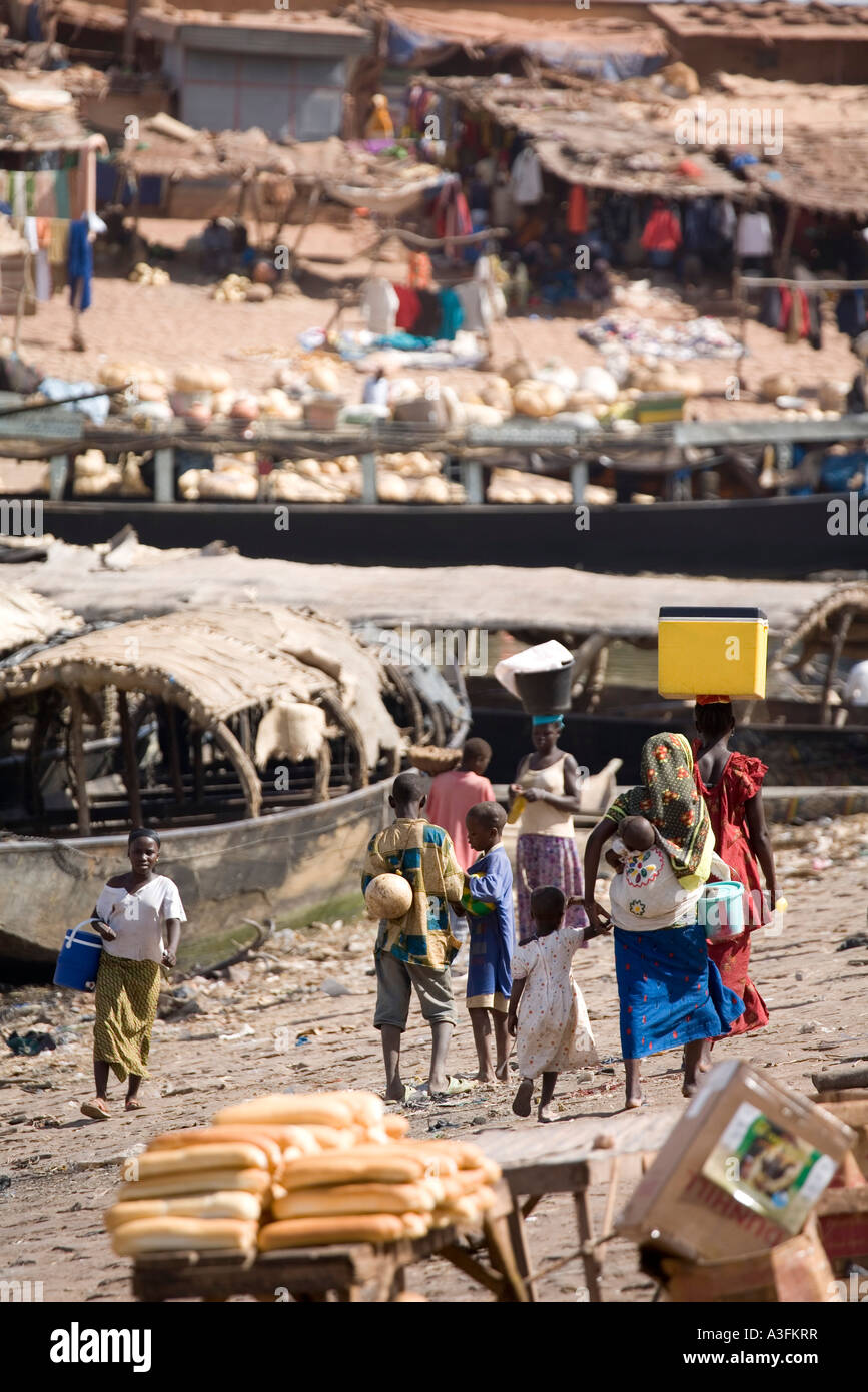 Mopti harbour hi-res stock photography and images - Alamy