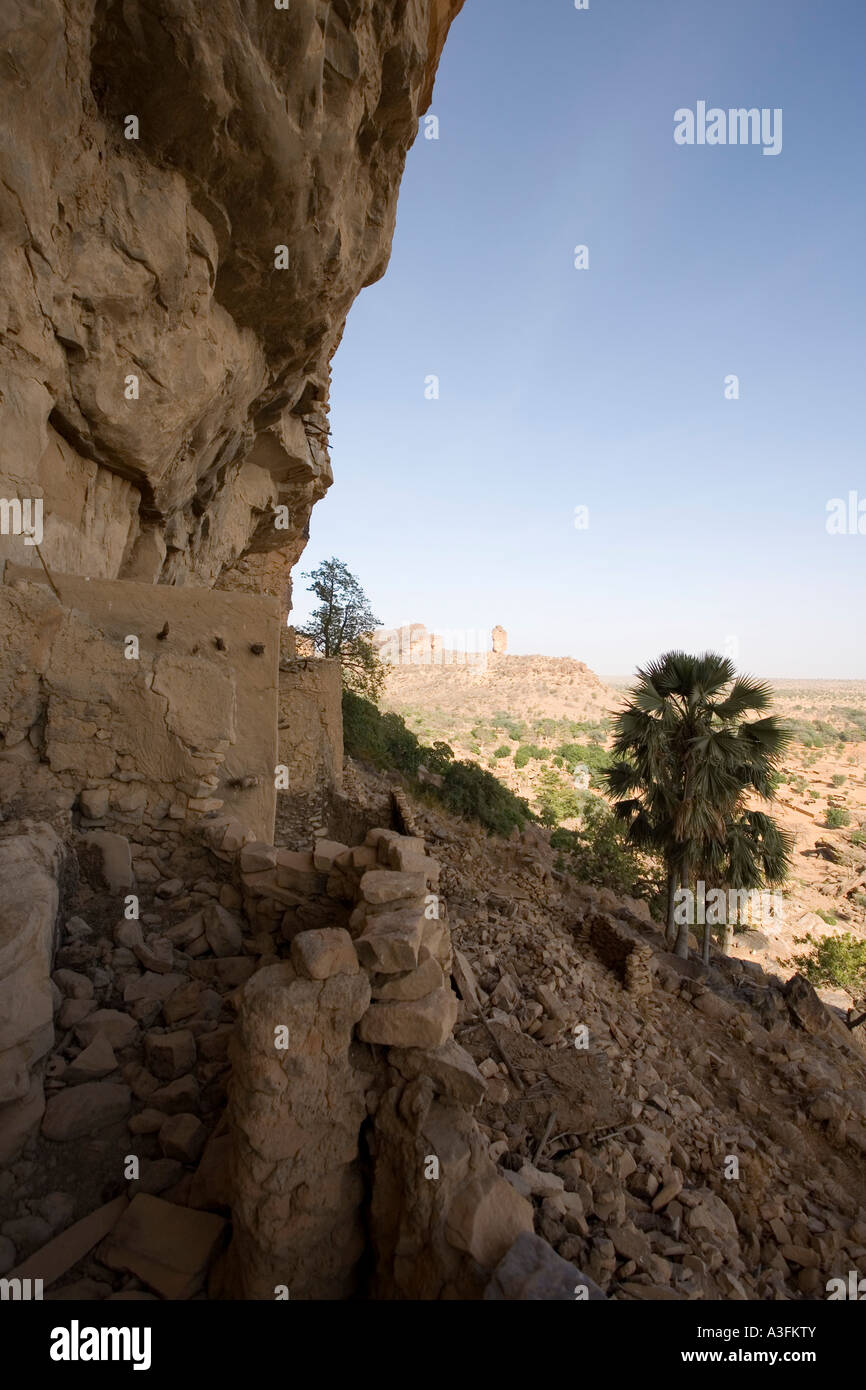 Cliff bandiagara hi-res stock photography and images - Alamy