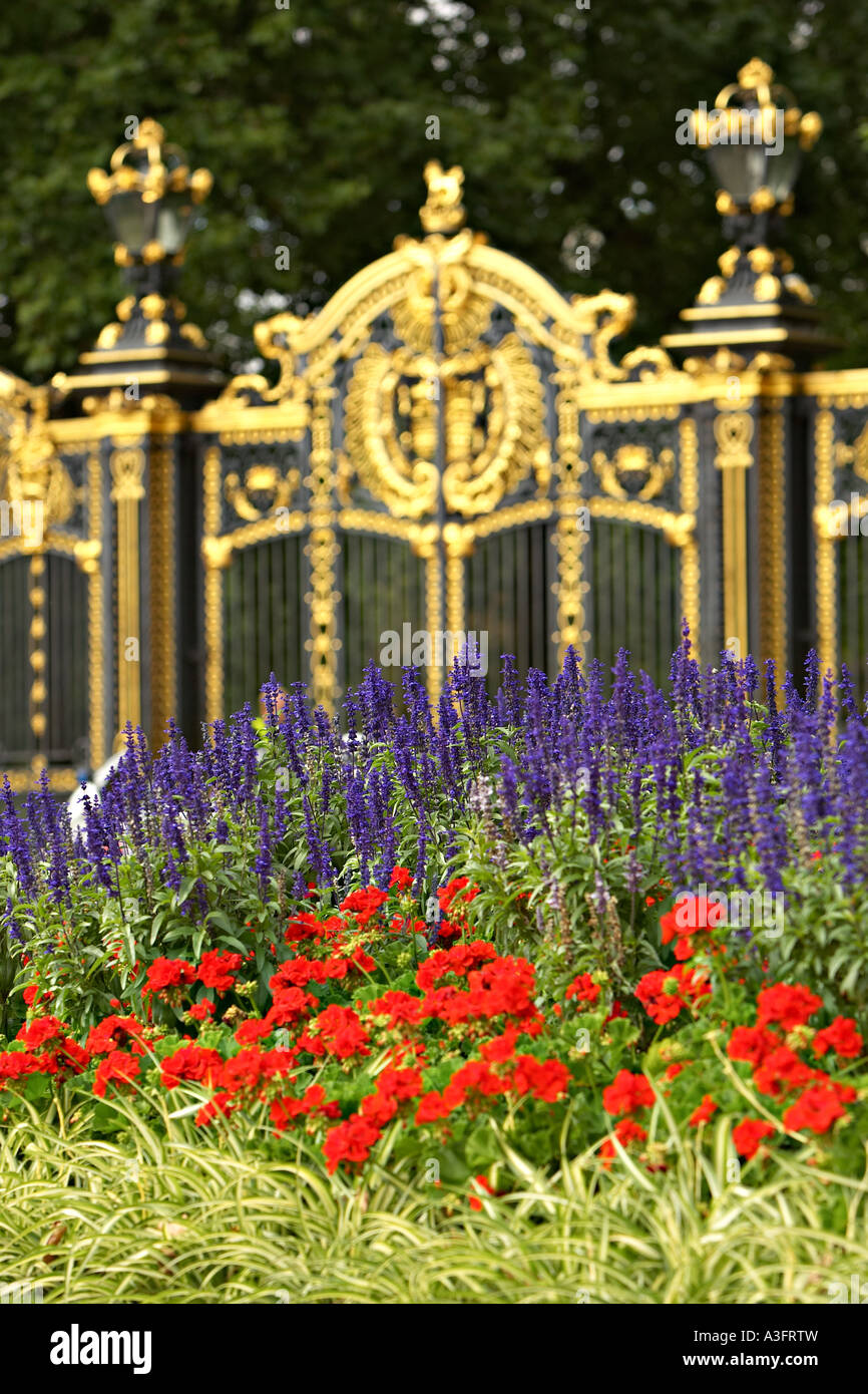Buckingham Palace gardens London England Buckingham Palace gardens ...