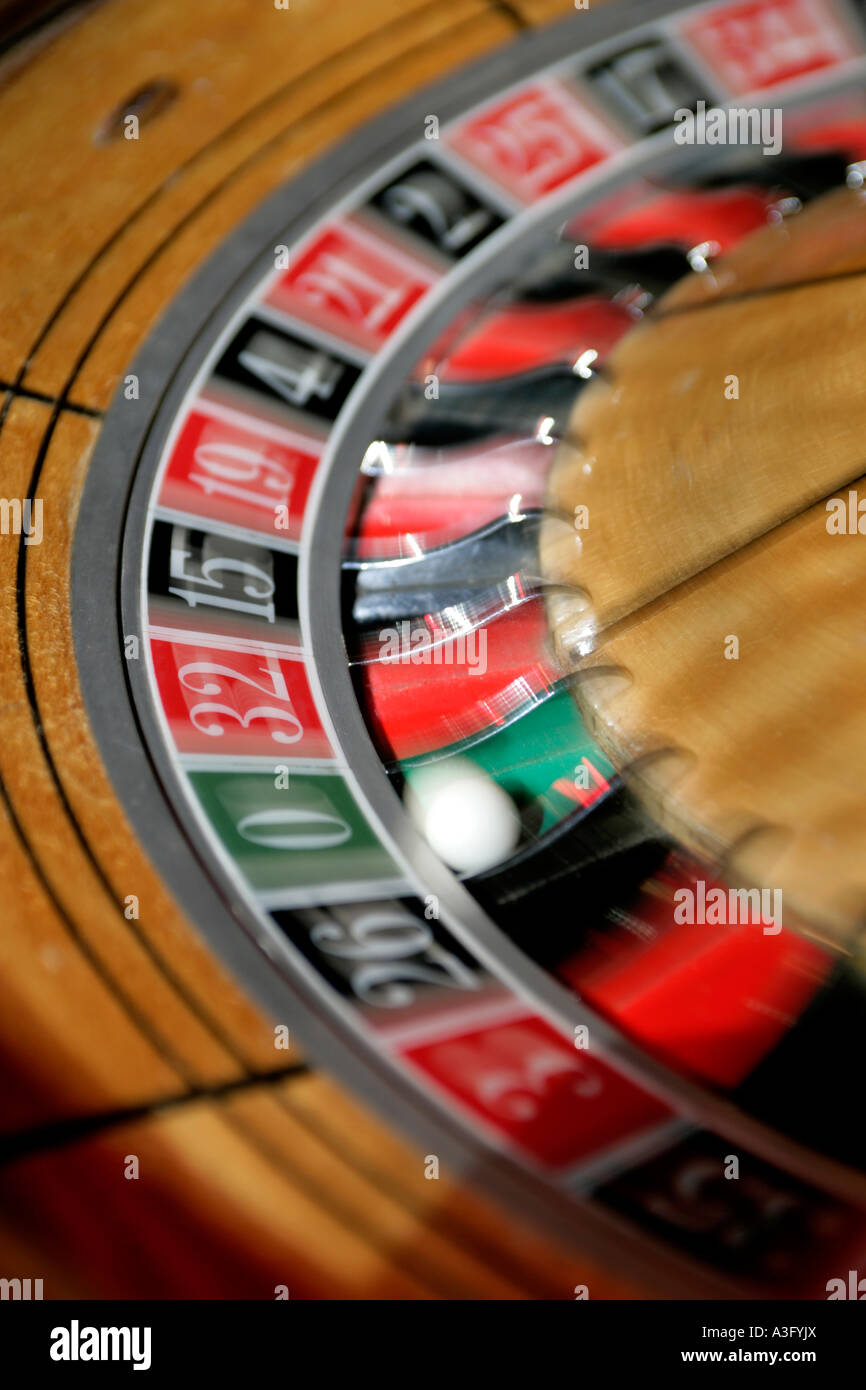 Roulette wheel on 0 Stock Photo - Alamy