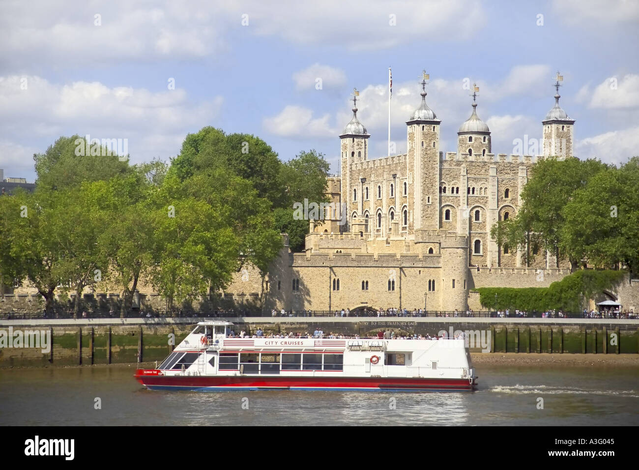 london river thames tower of london Stock Photo - Alamy