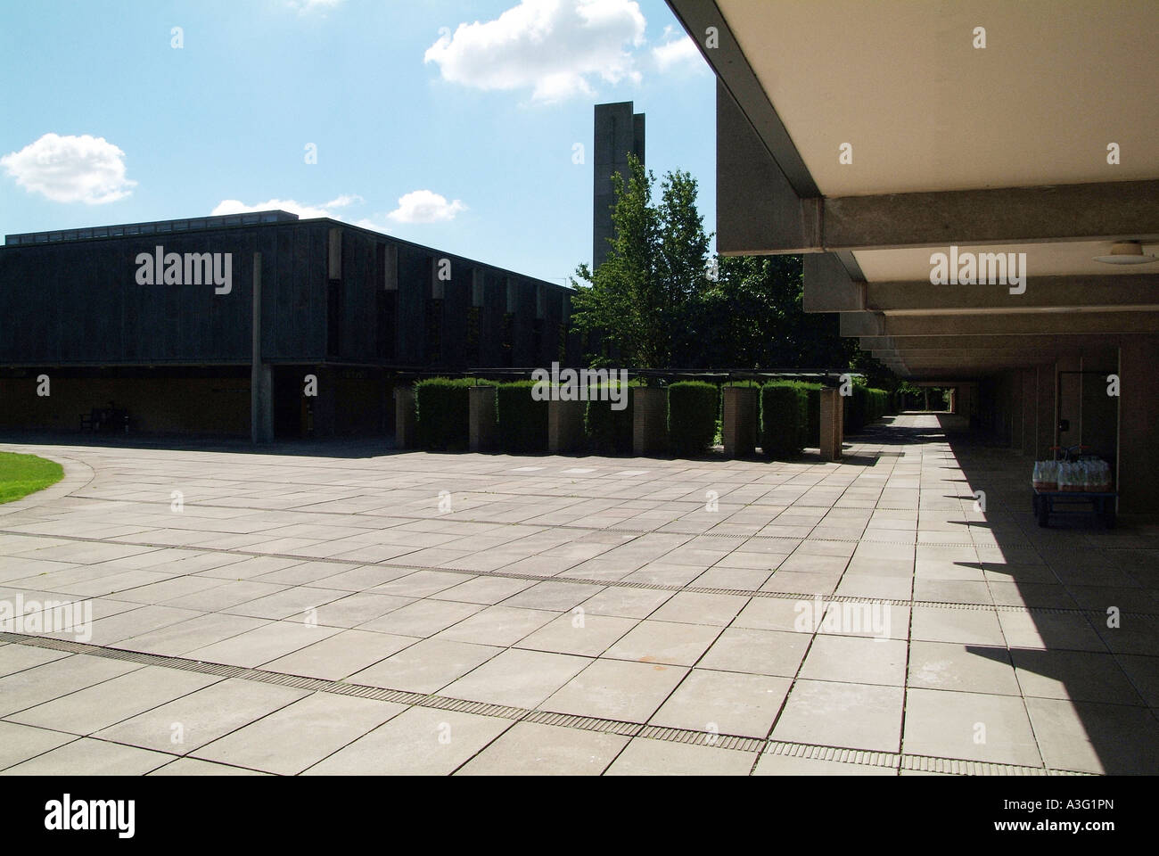 View of St Catherine's College Main Quad, Wolfson Library and Bell ...