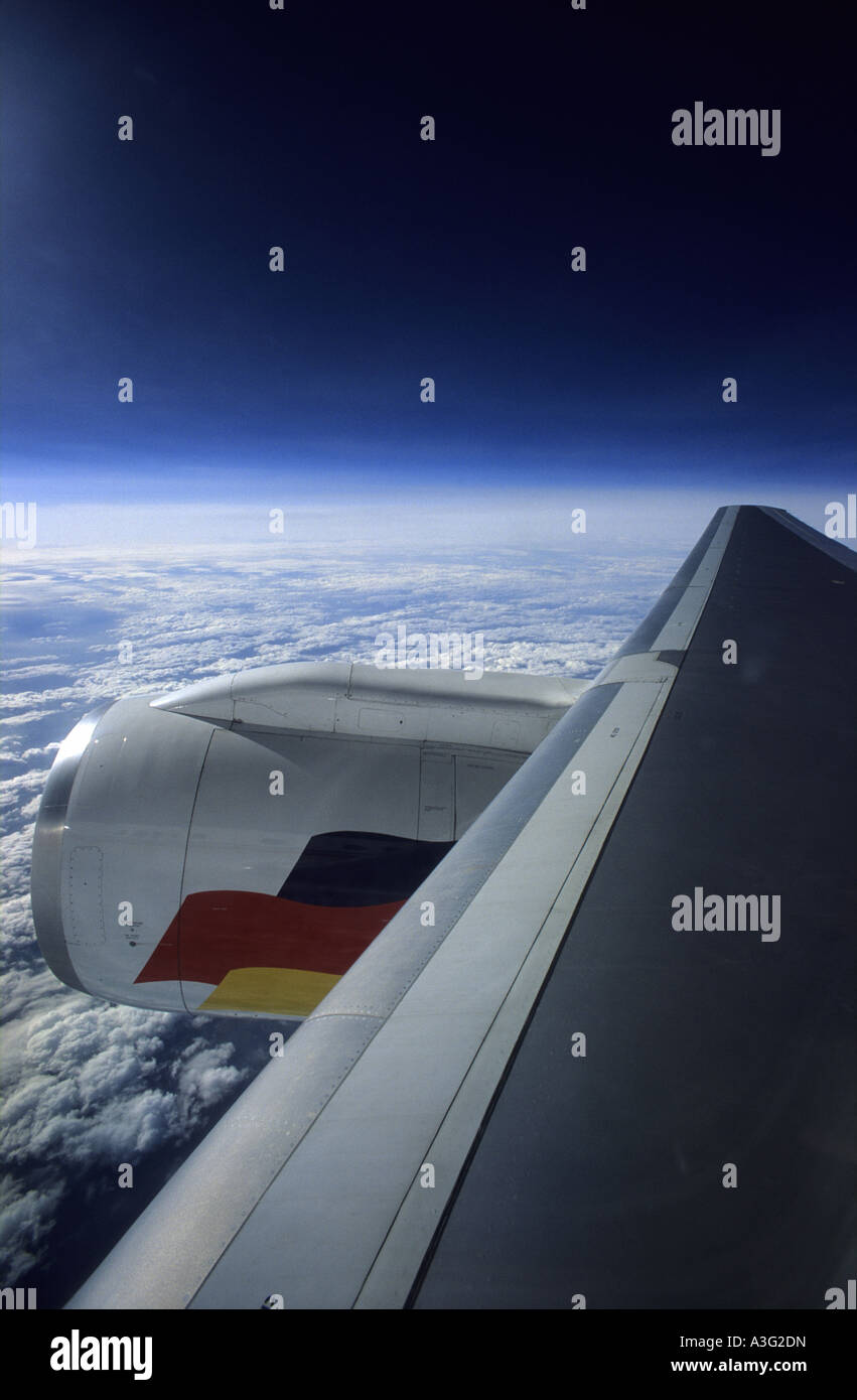 wing and rolls royce engine on Boeing 757 aeroplane in flight Stock ...