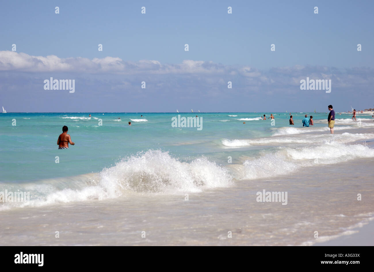 Cuba boat beach hi-res stock photography and images - Alamy