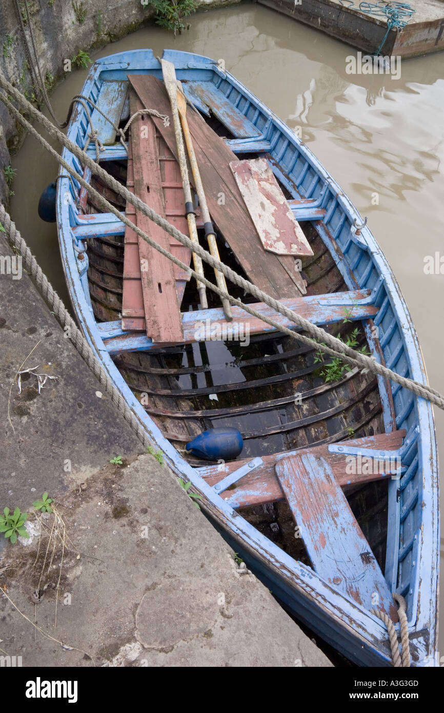 Old rowing boat at Gloucester Docks Stock Photo - Alamy
